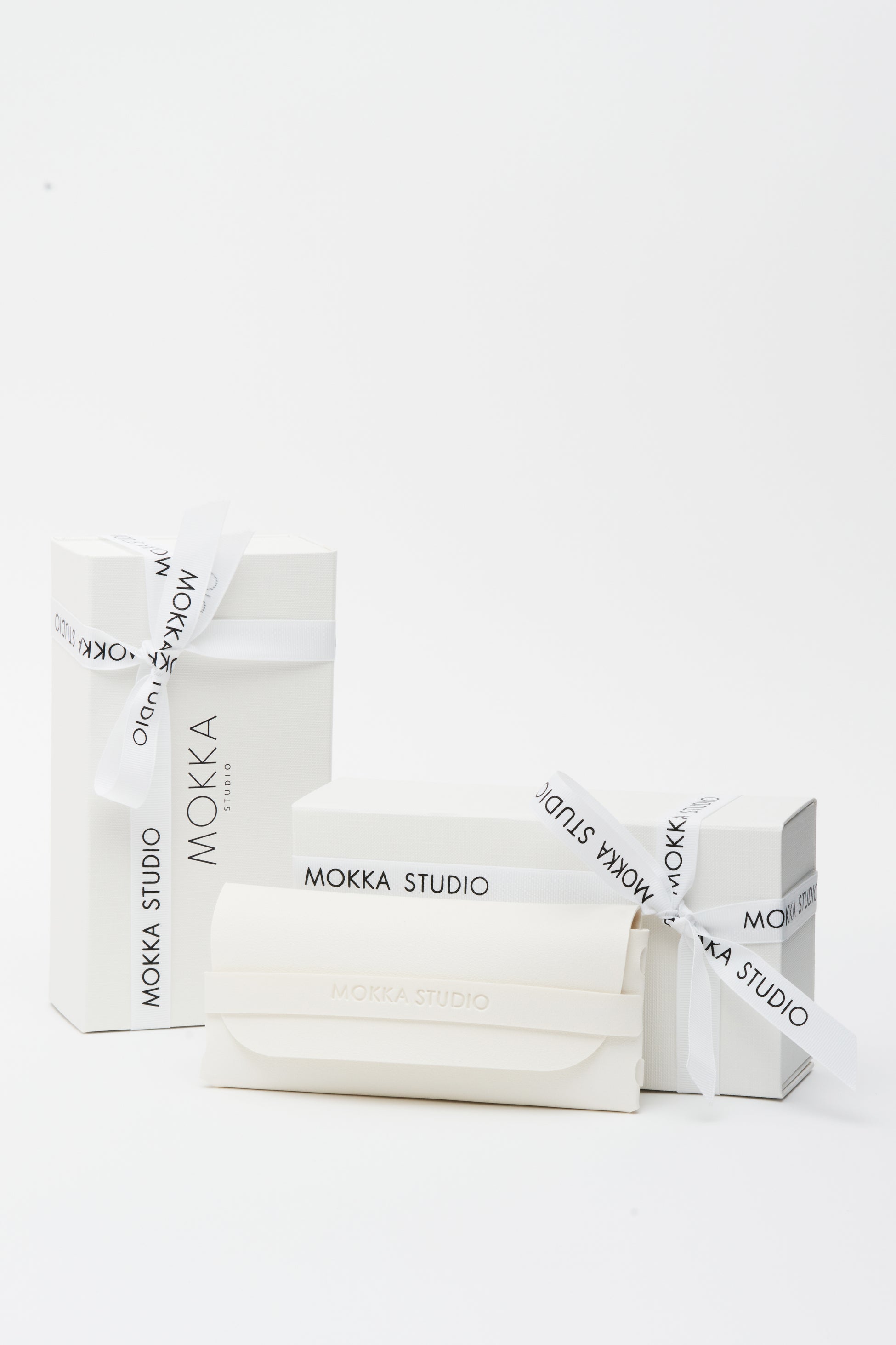 Abbie Oval Sunglasses Black/Smoke Lens – Mokka Studio